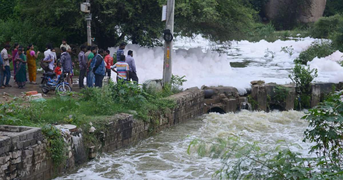 గులాబ్ ఎఫెక్ట్: పొంగిపొర్లుతున్న మూసీ... చాదర్‌ఘాట్ బ్రిడ్జిపై రాకపోకల ...