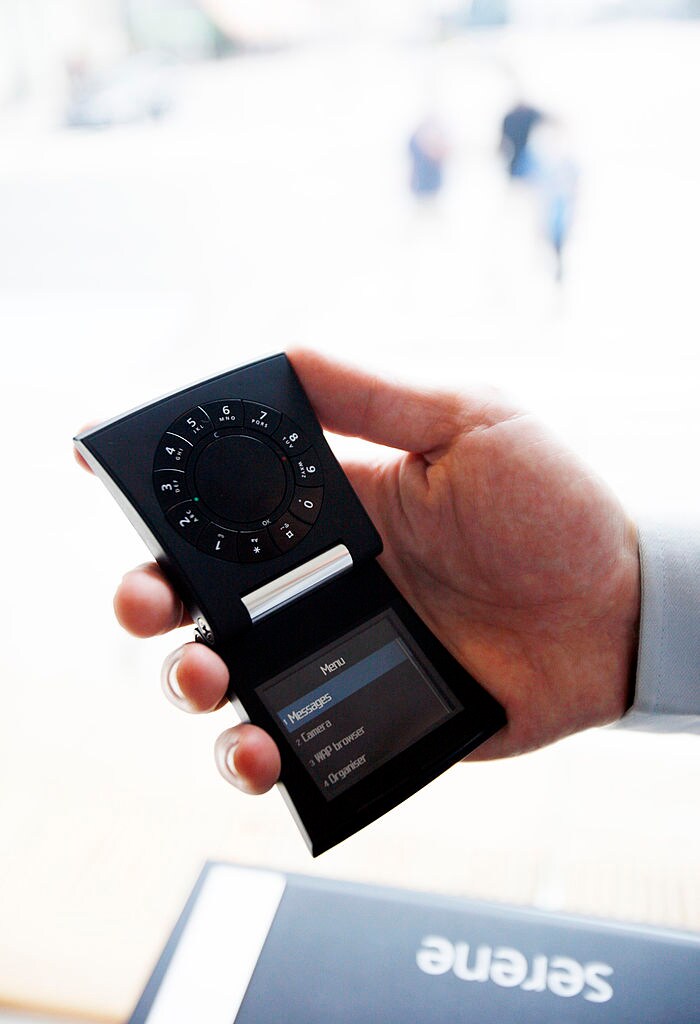 10 smartphones with weird designs