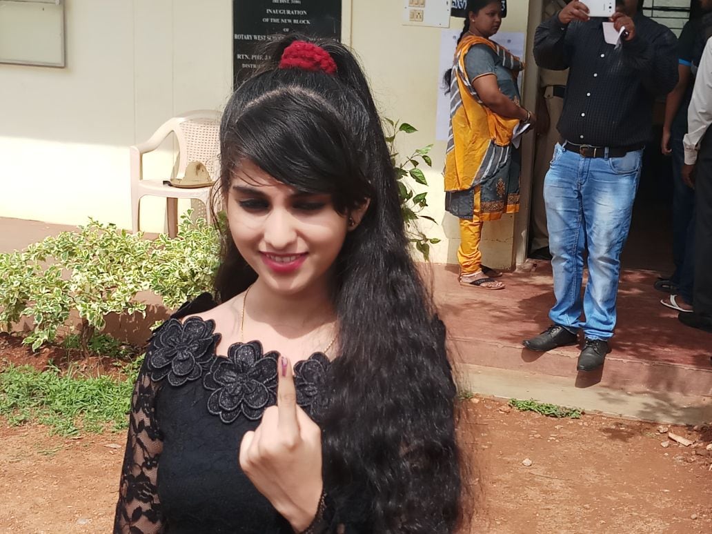 Bigg Boss Star Niveditha Gowda Celebrates Birthday Casts First Vote In