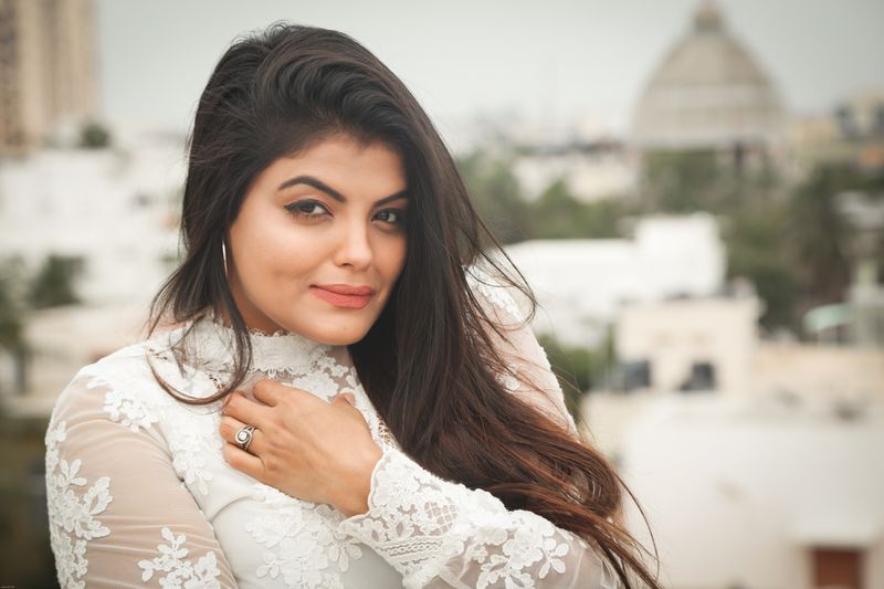 நடிகை தேஜா ஸ்ரீ இவ்வளவு ஹாட் நாயகியா!