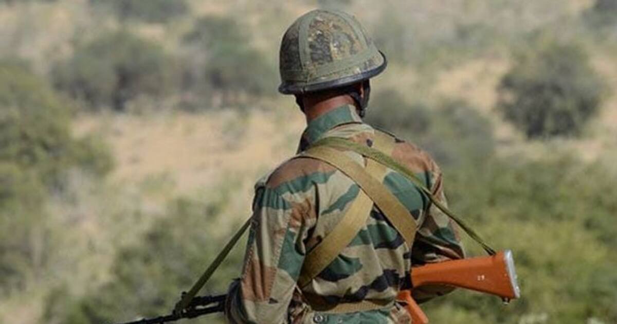Major sacrifices life trying to defuse bomb near LoC