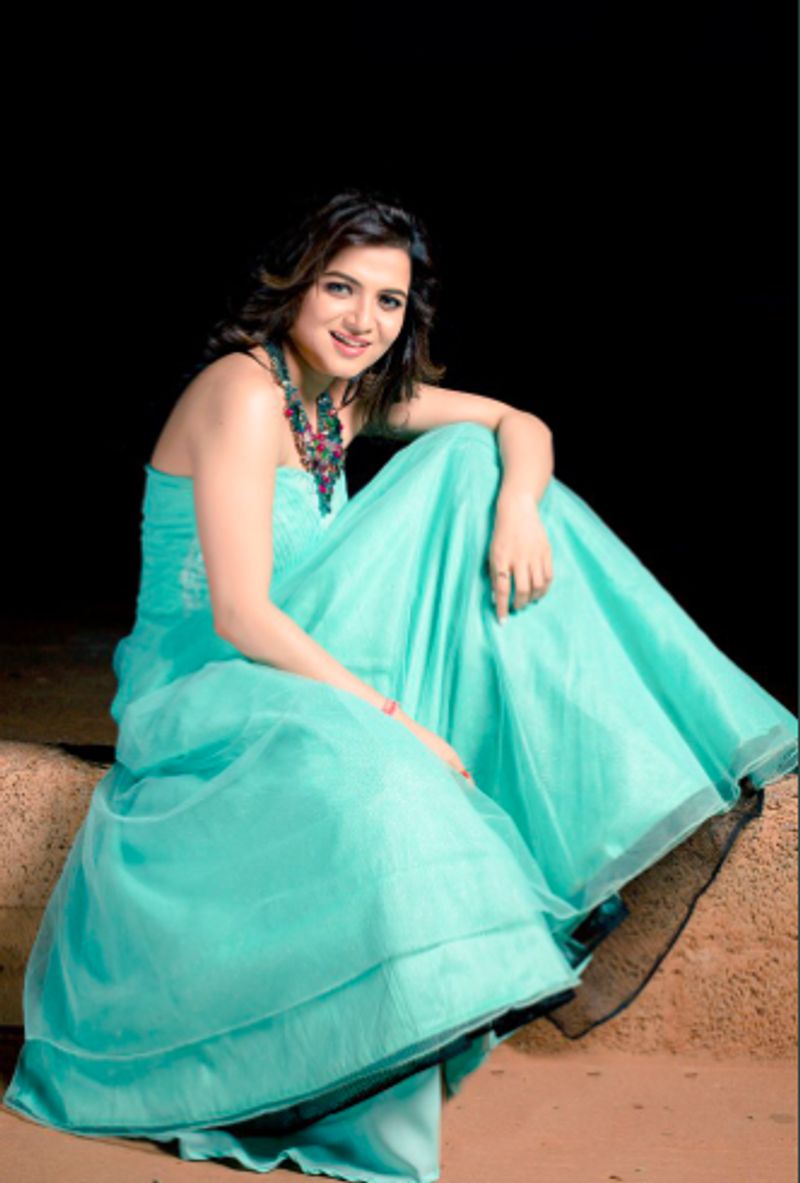 'பார்பி' பொம்மை போல் மாறிய " டிடி " ! இவ்வளவு அழகா?