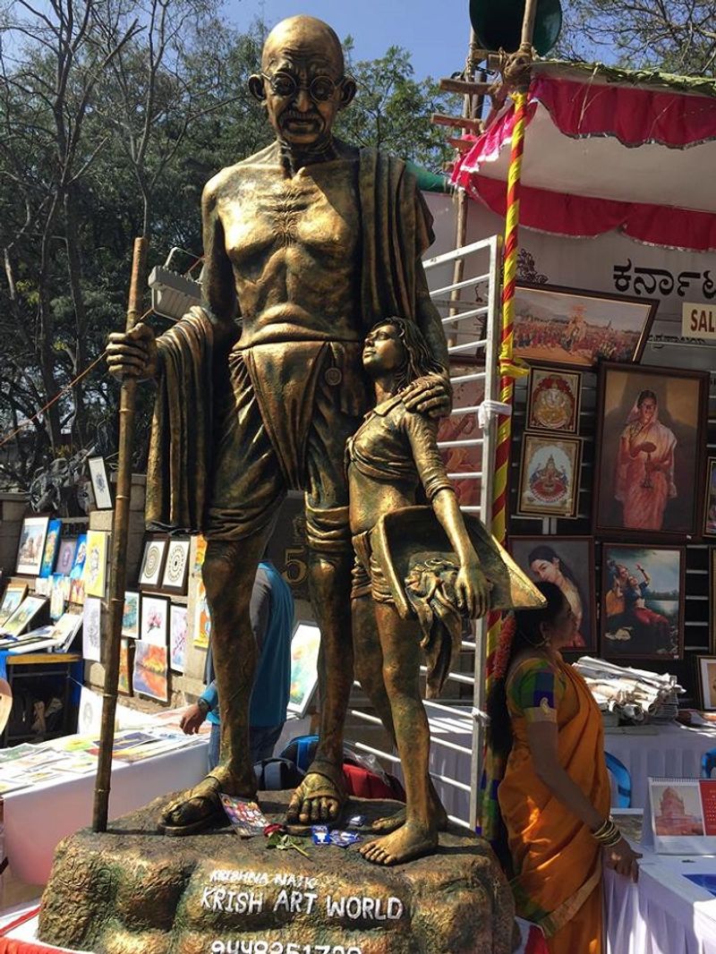 Gandhi themed Chitra Santhe wins people's hearts in Chitrakala Parishath