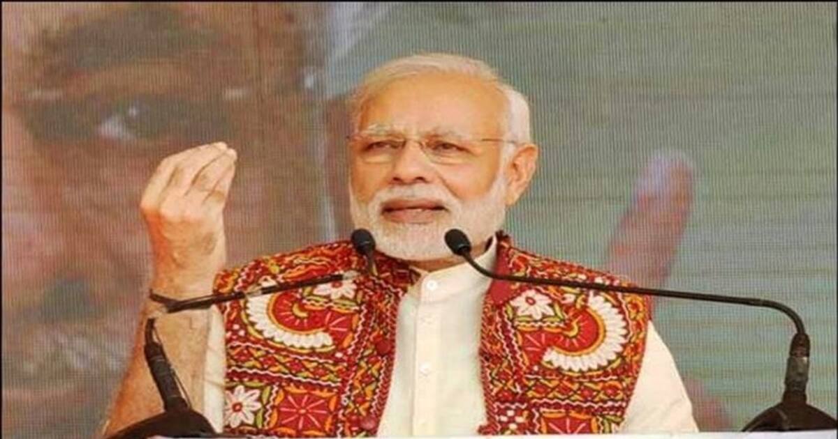 When PM Modi halted speech midway to help fainted cameraman in Surat