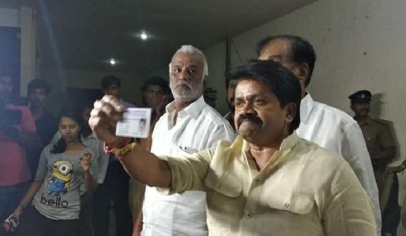 மரணமடைவதற்கு முன்பு அமைச்சர் விஜய பாஸ்கருடன் விருந்து !! கண்ணீரில் ...