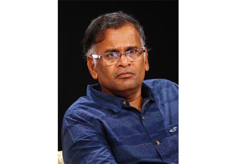 பிரபல எழுத்தாளருக்கு அடி, உதை ! பொருட்கள் வாங்கும் போது கடைக்காரருடன் ...