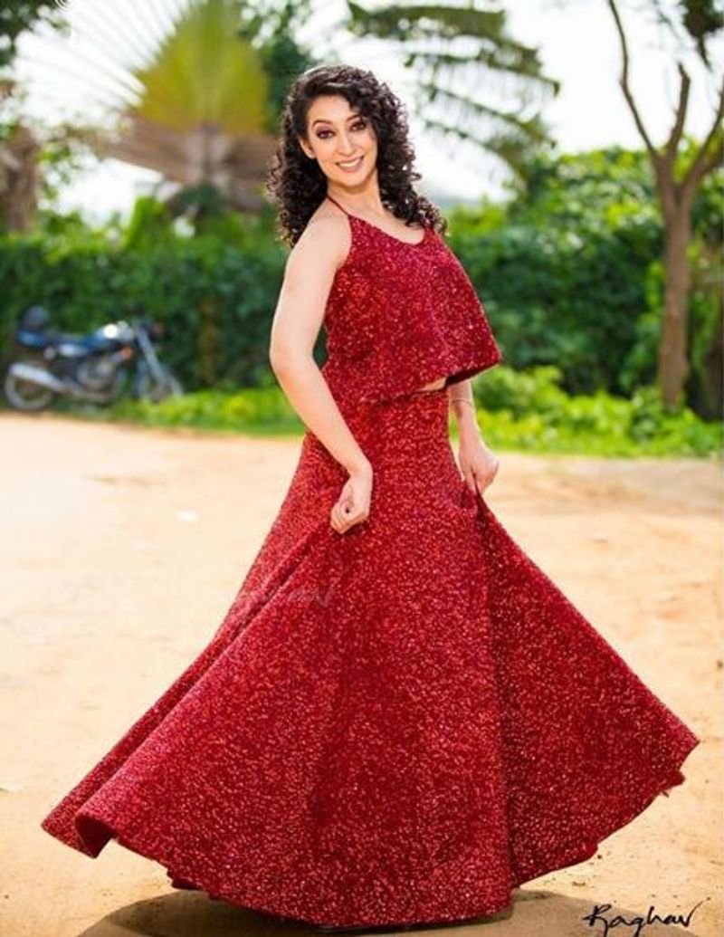 ಡ್ಯಾನ್ಸ್ ರಿಯಾಲಿಟಿ ಶೋನಲ್ಲಿ ಮಿಂಚಿದ ರಘು ದೀಕ್ಷಿತ್ ಪತ್ನಿ ಮಯೂರಿ ಫೋಟೋಸ್!