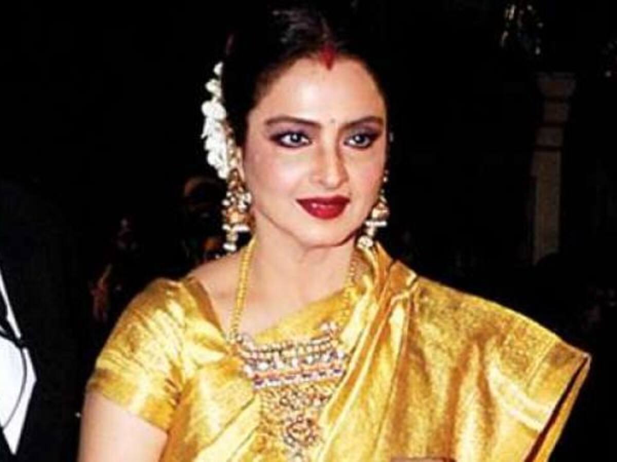 Rekha Wearing Sindoor Filmfare Awards