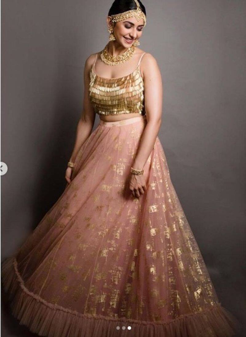 பார்த்தாலே கிக் ஏறும் கவர்ச்சியில் ராகுல் ப்ரீத் சிங் மறைக்க வேண்டிய இடத்தை வெளிப்படையாக காட்டி