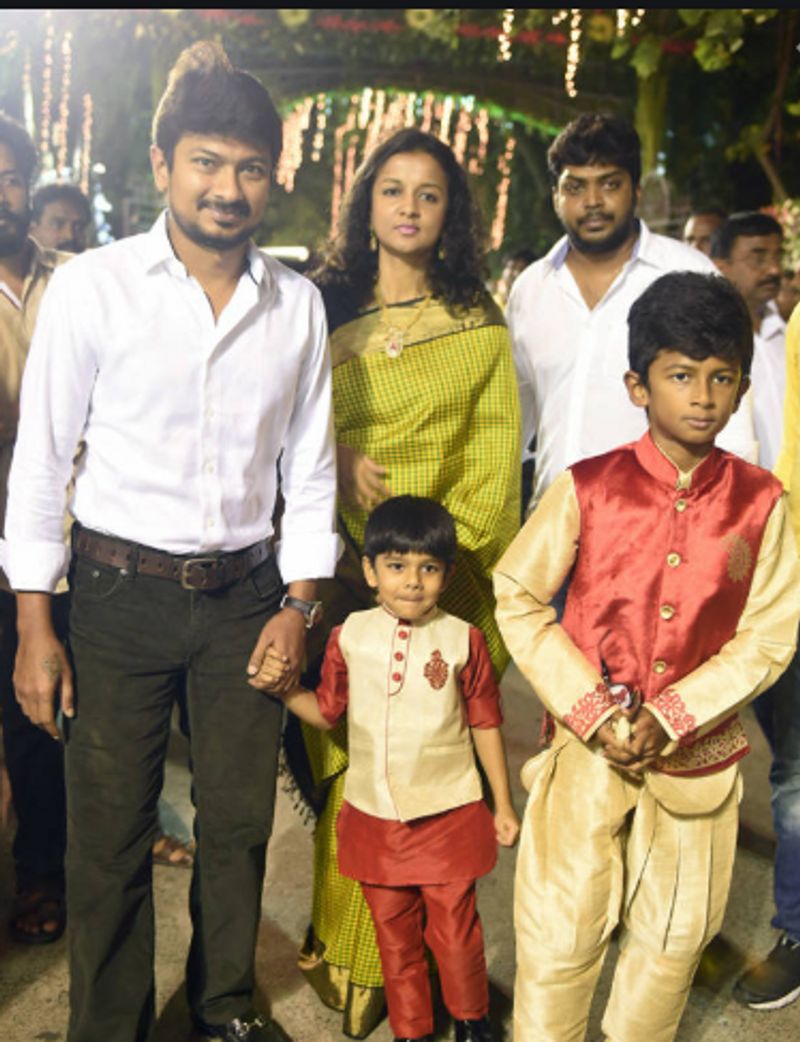 உதயநிதியின் திருமண புகைப்படத்தை பார்த்திருக்கிறீர்களா? குடும்பத்துடன் ...