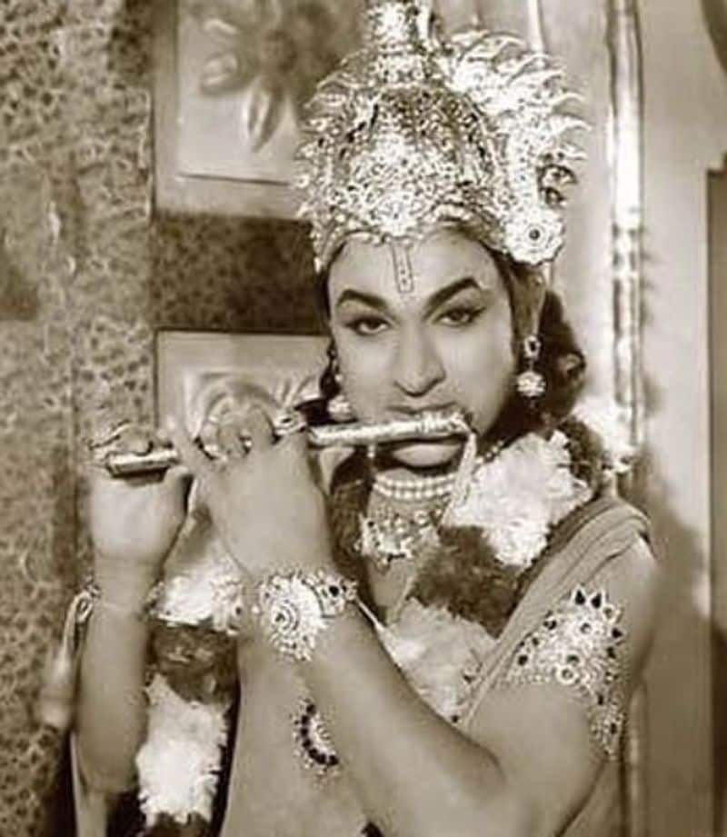 ಚಿತ್ರರಂಗ ಎಂದೂ ಮರೆಯದ ಮಾಣಿಕ್ಯ ಡಾ. ರಾಜ್; ಅವರಿಗಿದೋ ಫೋಟೋ ನಮನ! | Late kannada ...