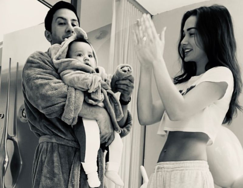 ஊரடங்கில் யோகா செய்து நேரத்தை கழிக்கும் எமி ஜாக்சன் புகைப்படங்கள் உள்ளே ...