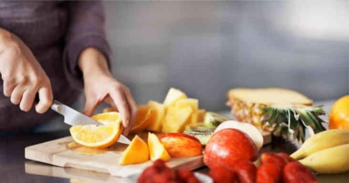 When is the best time to consume fruits: Before or after a meal?