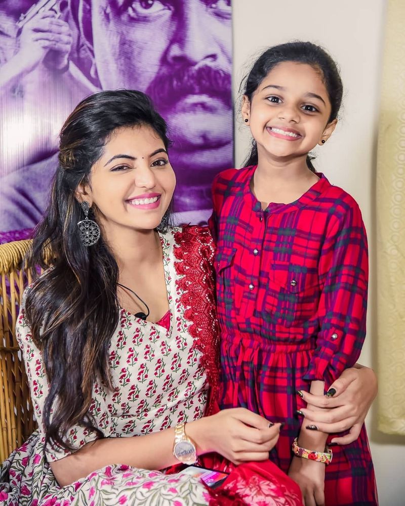 பிரபலங்களுடன் சுட்டித்தனம் செய்த பேபி மனஸ்வி..! கியூட் போட்டோ கேலரி ...