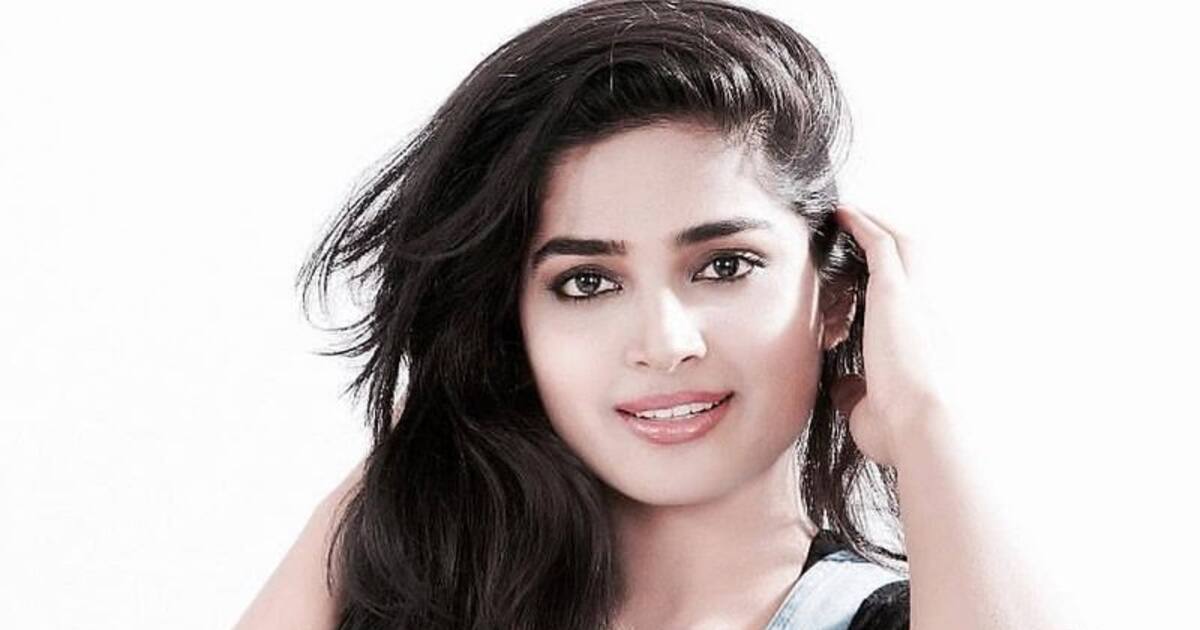 அழகில் அனைவரையும் மிஞ்சும் அனகா இதுவரை யாரும் பார்த்திடாத புகைப்படங்கள் ...