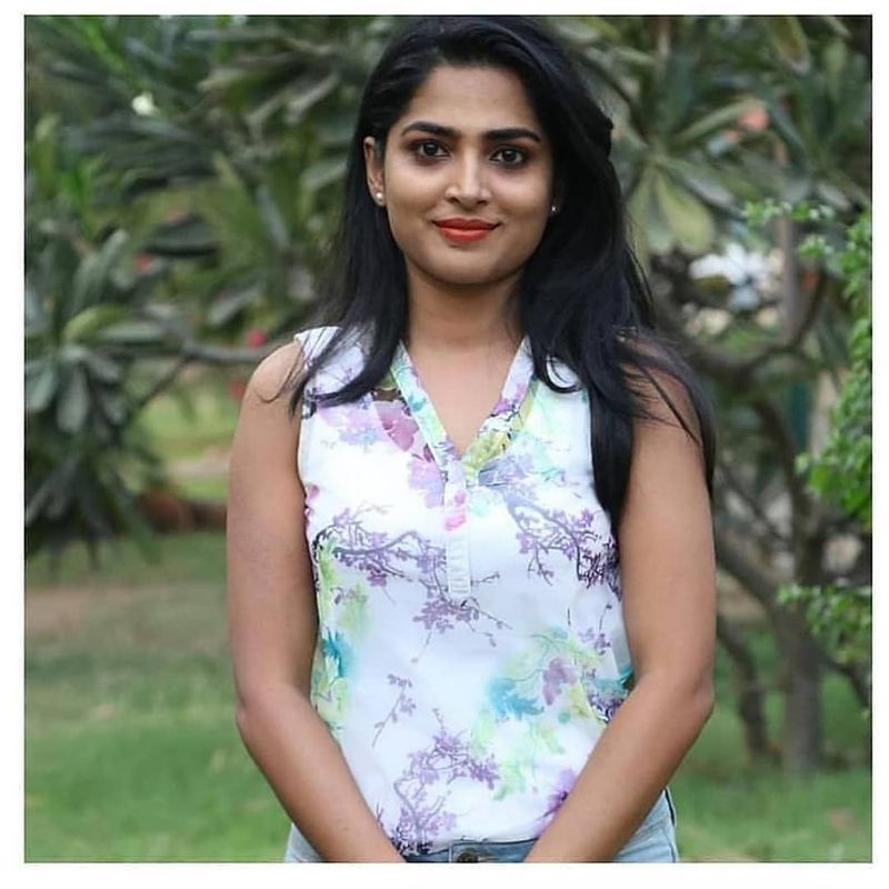 அழகில் அனைவரையும் மிஞ்சும் அனகா இதுவரை யாரும் பார்த்திடாத புகைப்படங்கள் ...