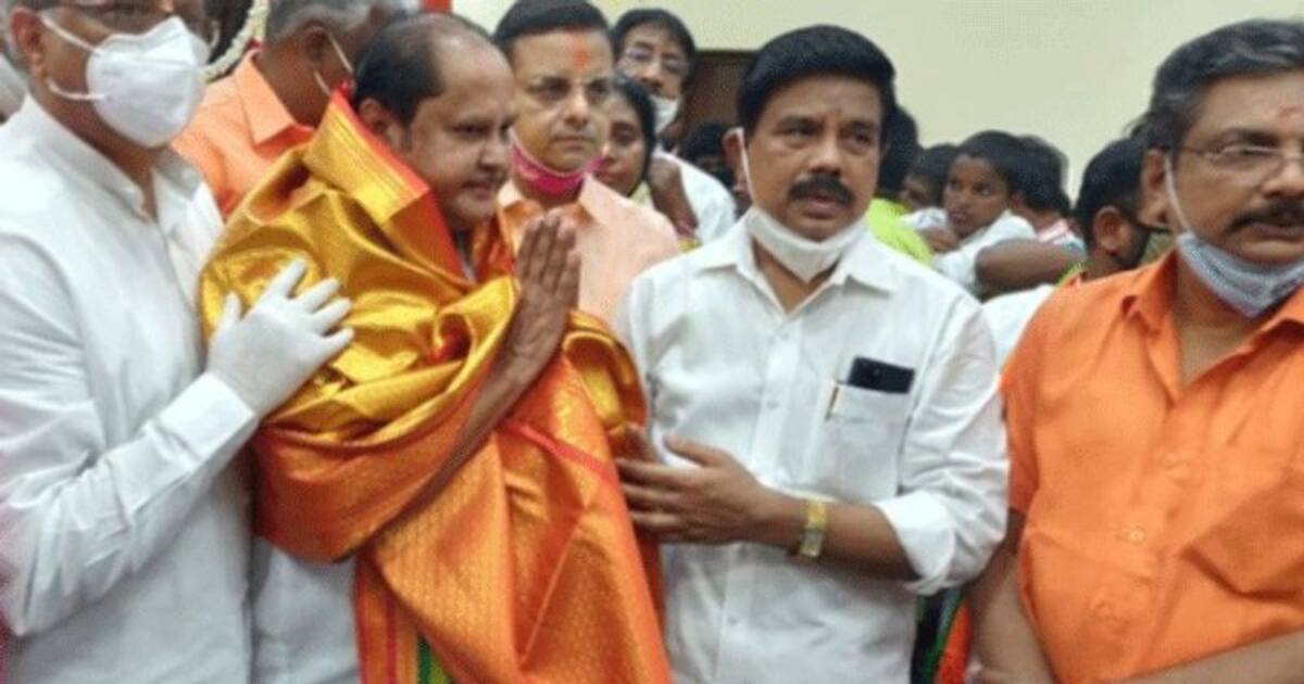 வாரிசு அரசியலைத் தாண்டி குடும்ப அரசியலாக மாறிவிட்டது DMK.. ஒரே அடியில் ...