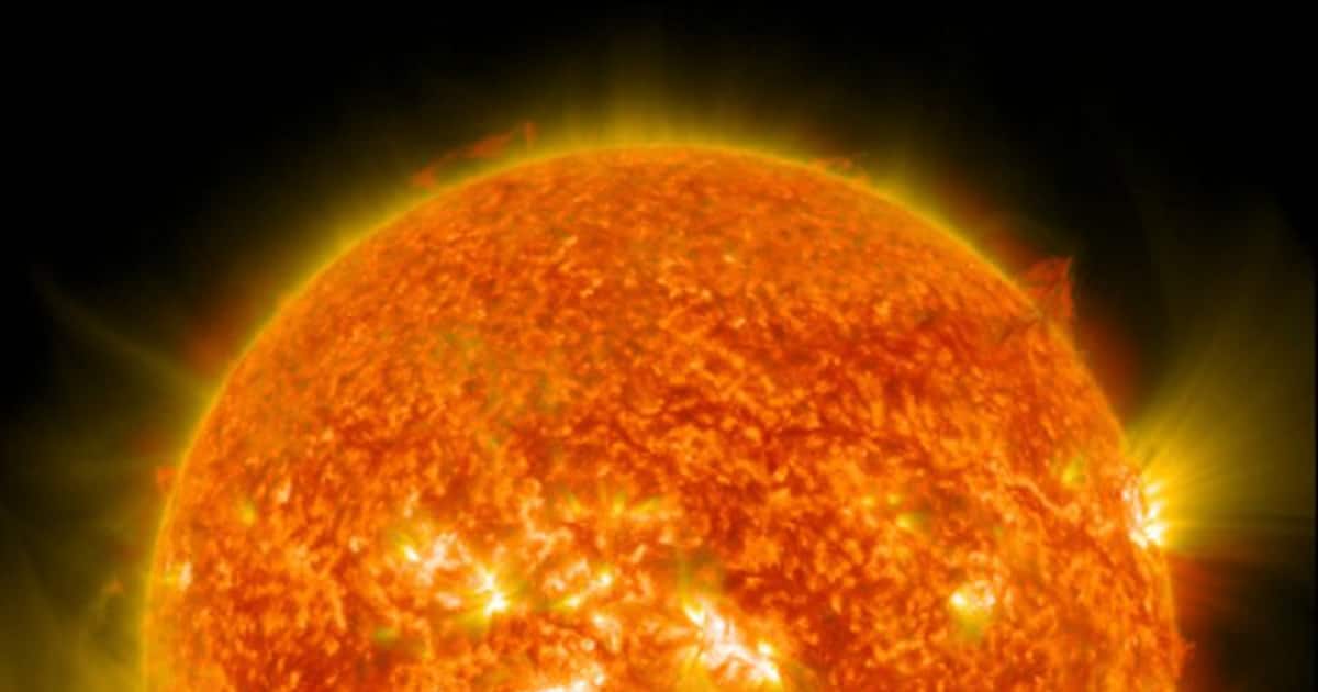Giant Solar Flares : 'നിര്‍ത്താതെ പൊട്ടിത്തെറിക്കുന്നു' സൂര്യന് ...