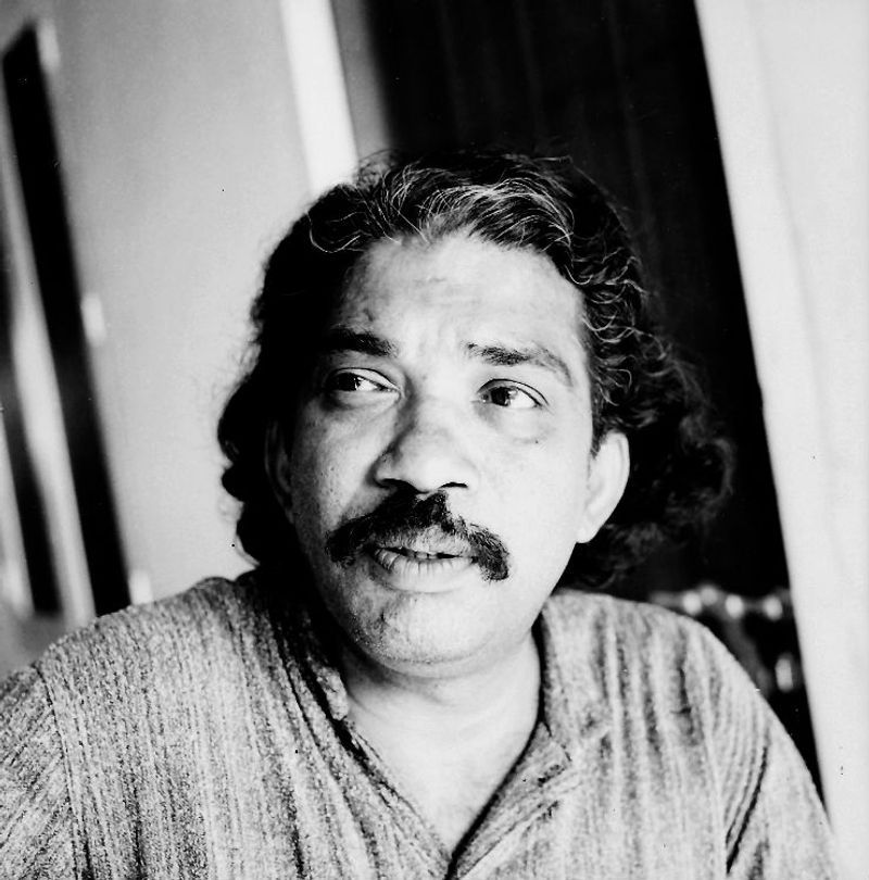 അനന്തതയിലേക്ക് മിഴിനട്ട ബഷീര്‍ മുതല്‍ നിഷ്‍കളങ്കതയുടെ ചിരിചൂടി ...