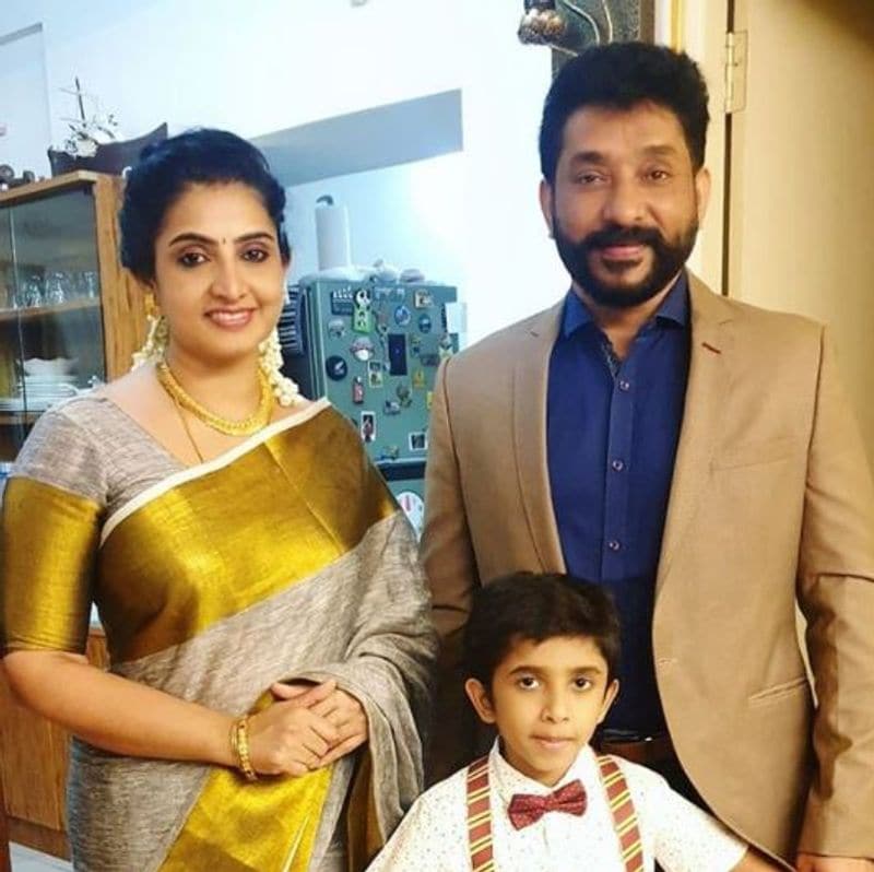 பாண்டியன் ஸ்டோர் தனம் அண்ணியின் கணவர் மற்றும் மகனை பார்த்திருக்கீங்களா ...