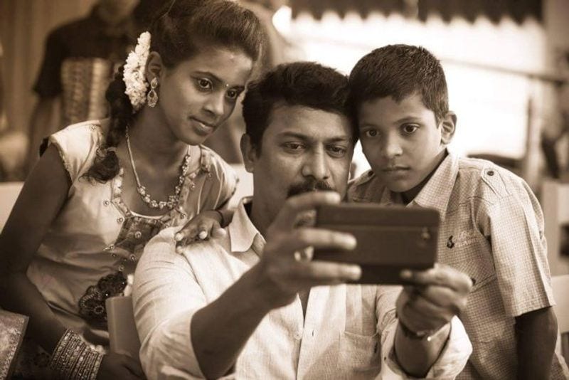 இவங்க தான் சமுத்திரக்கனி மனைவியா..? அழகு மகன் மற்றும் மகளோடு எடுத்து ...