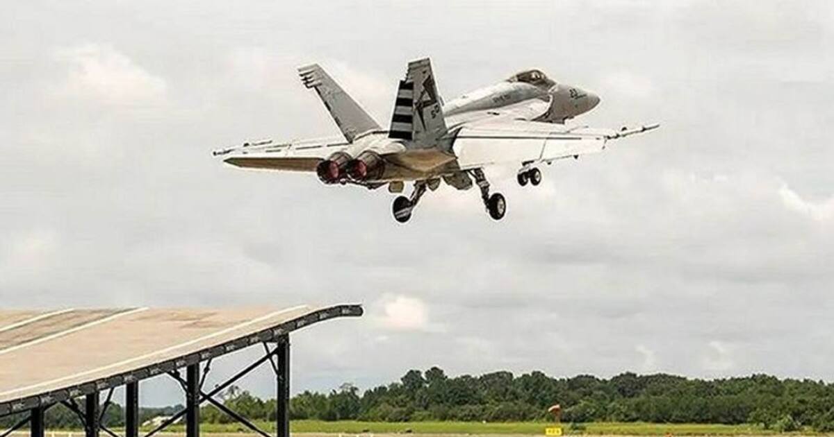Boeing releases footage of F/A-18 Super Hornet Block III making ...