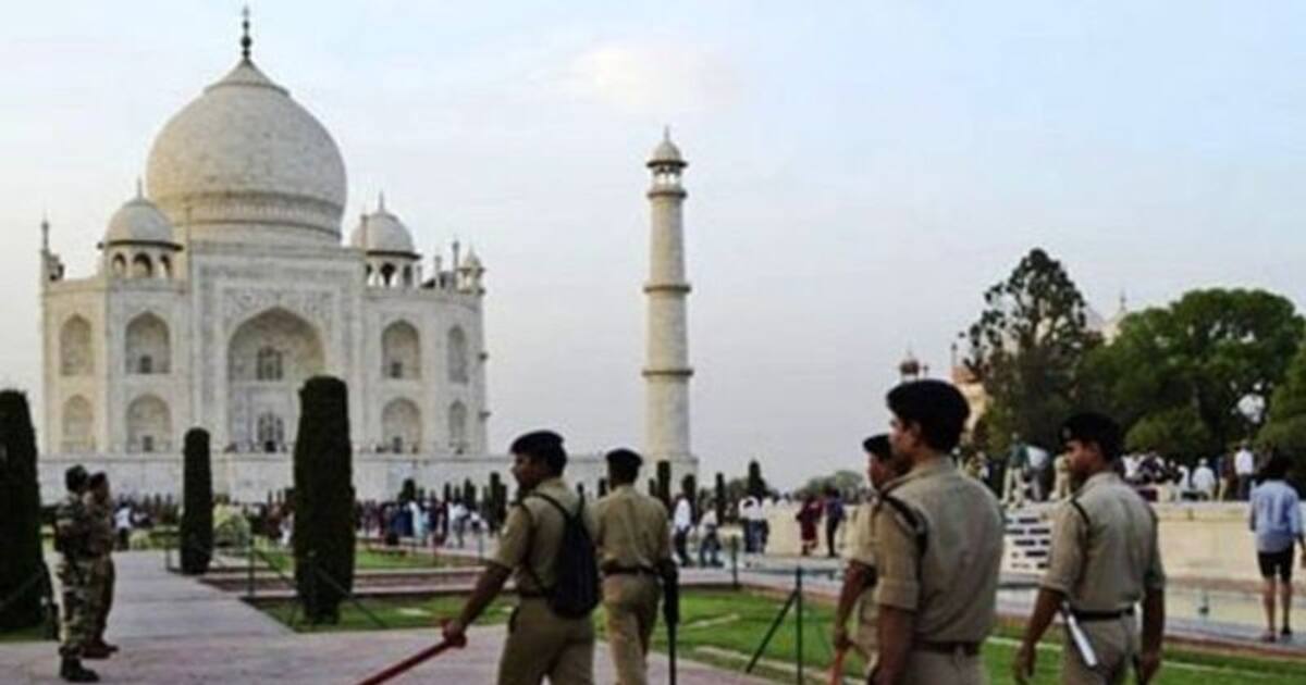 Bomb scare at Taj Mahal in Agra; over 1,000 tourists evacuated, search ...