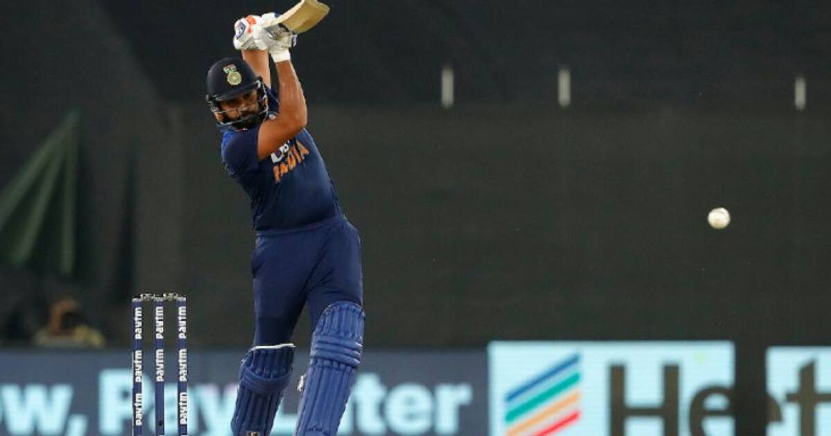 IPL 2021: Rohit Sharma provides autograph to a fanboy from Delhi ...