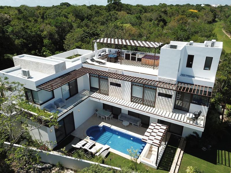 భారతదేశ అత్యంత ధనవంతులు వారి ఖరీదైన ఇంటిని ఎంత ఖర్చు చేసి కొన్నారో ...