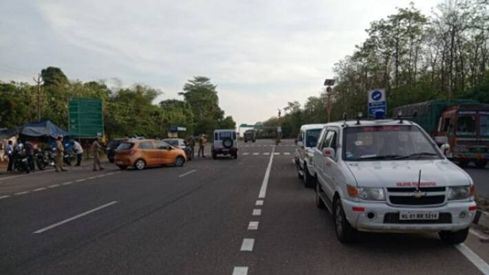 ಕಾರವಾರದ ಗಡಿಯಲ್ಲಿ ಹೈಅಲರ್ಟ್‌: ನಿಶ್ಚಿತಾರ್ಥಕ್ಕೆ ಬಂದವರಿಗೆ ರಾಜ್ಯದೊಳಗೆ ನೋ ...