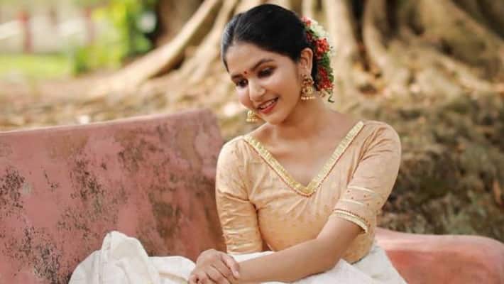 കസവു സാരിയിൽ മനോഹരിയായി ജൂഹി; 'ലെച്ചു'വിനെ ഓർത്ത് ആരാധകർ | Actress Juhi ...