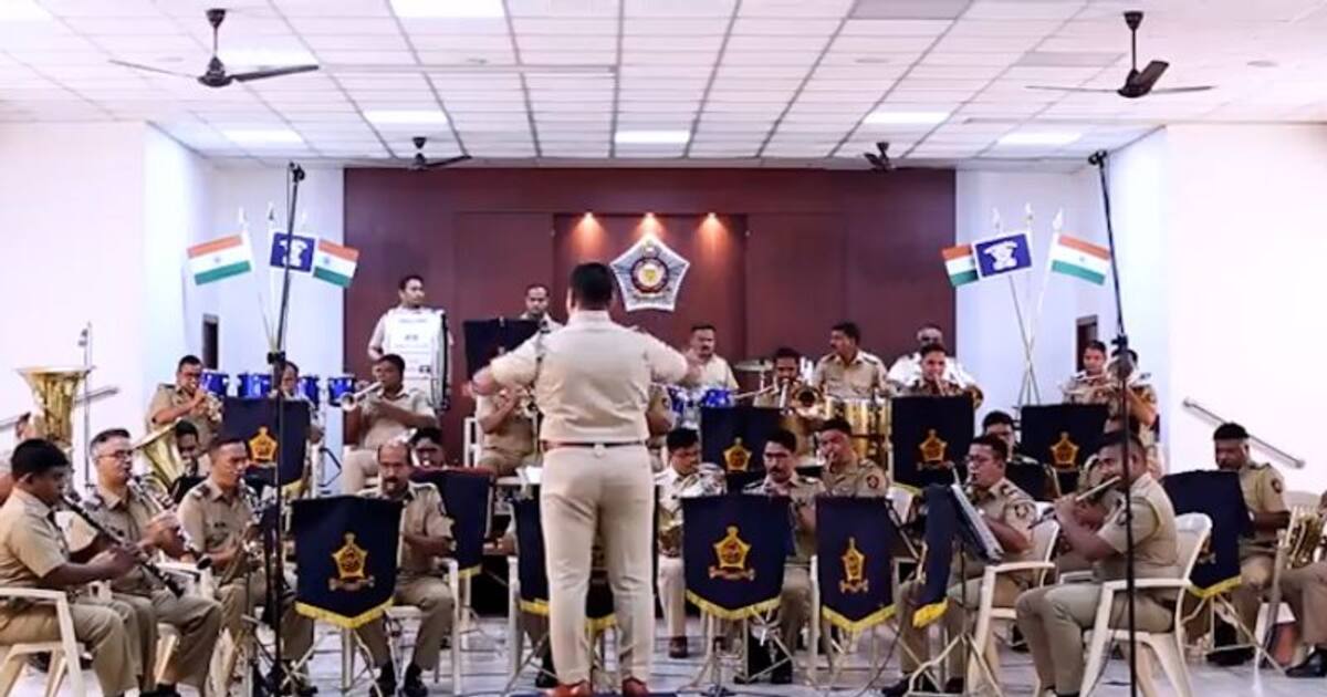 Mumbai Police band playing iconic James Bond theme song wins netizens ...