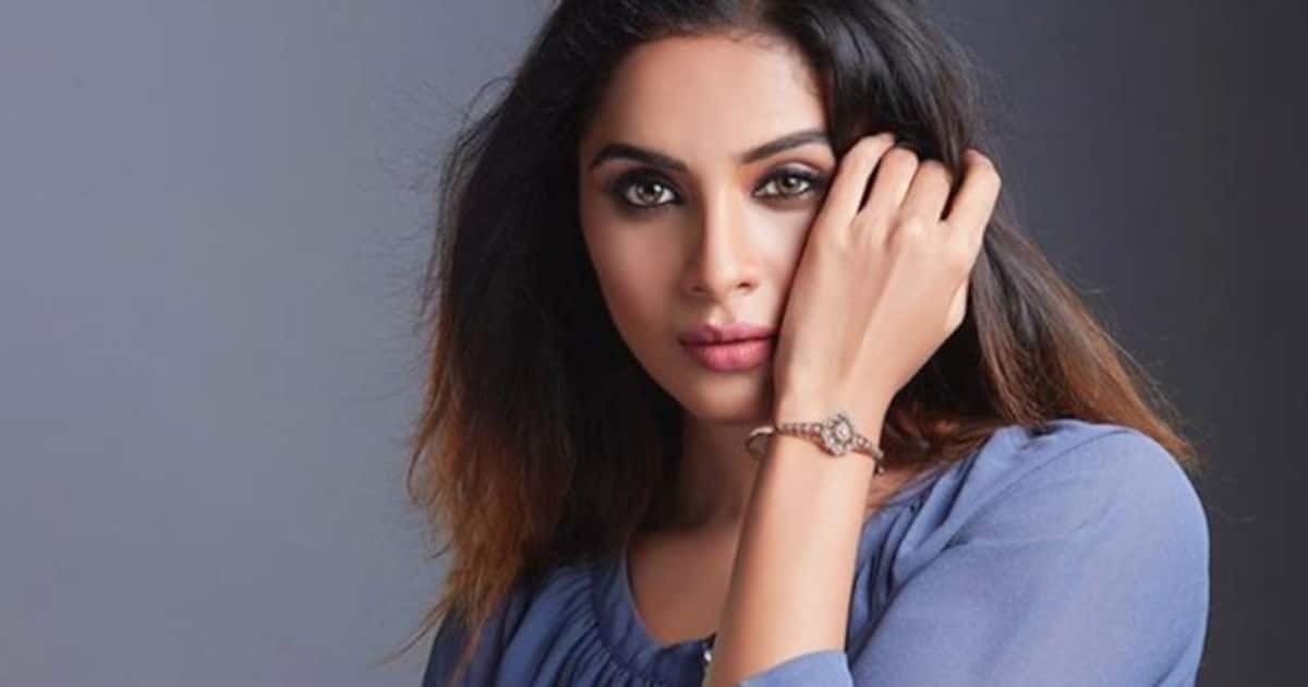 “Indian outfits are all about being simple”, says actress Disha Pardeshi