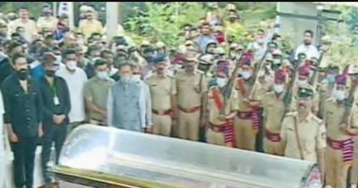 ಹಲ್ಲೆ ಪ್ರಕರಣ: ತಲೆಮರೆಸಿಕೊಂಡಿರುವ ನಿರ್ಮಾಪಕರ ಪತ್ನಿ ಅಪ್ಪು ಅಂತ್ಯಕ್ರಿಯೆ ...