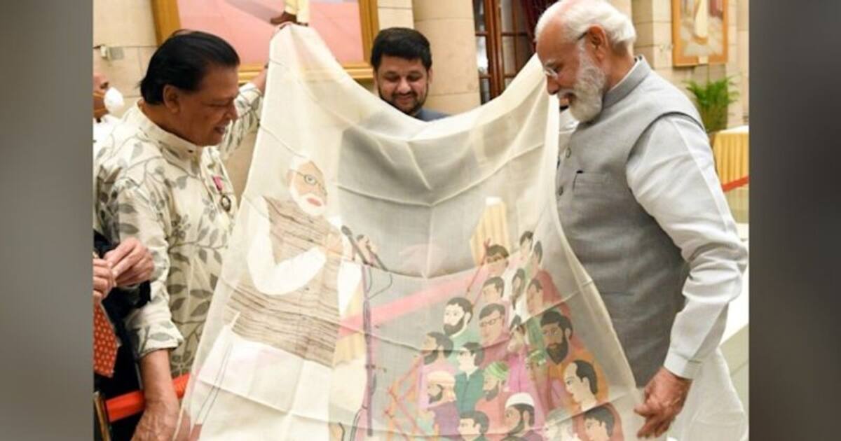 Legendary Bengal weaver Biren Kumar Basak presents 'special gift' to PM ...