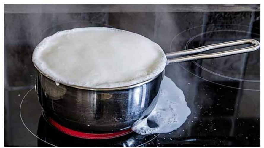 அடுப்பில் பால் பொங்கி ஊற்றாமல் தவிர்க்க...இந்த 5 டிப்ஸுகளை ...