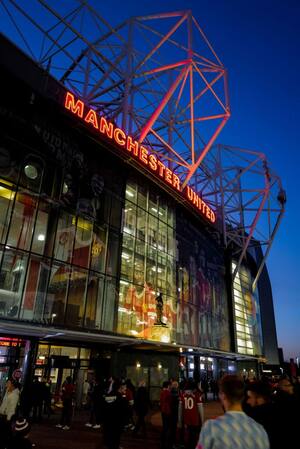 Manchester United takeover race heats up; Qatar's Sheikh Jassim submits ...