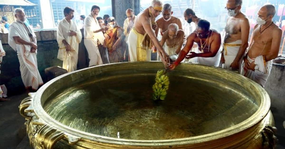 വെങ്കലത്തിൽ തീർത്ത രണ്ട് ടൺ ഭാരമുള്ള ഭീമൻ വാർപ്പ് ഇനി ഗുരുവായൂരപ്പന് ...