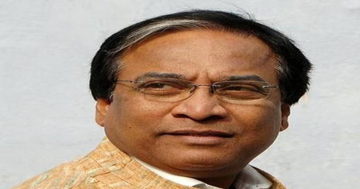 Bengal's suspended BJP leader Jay Prakash Majumdar joins TMC in Mamata's presence