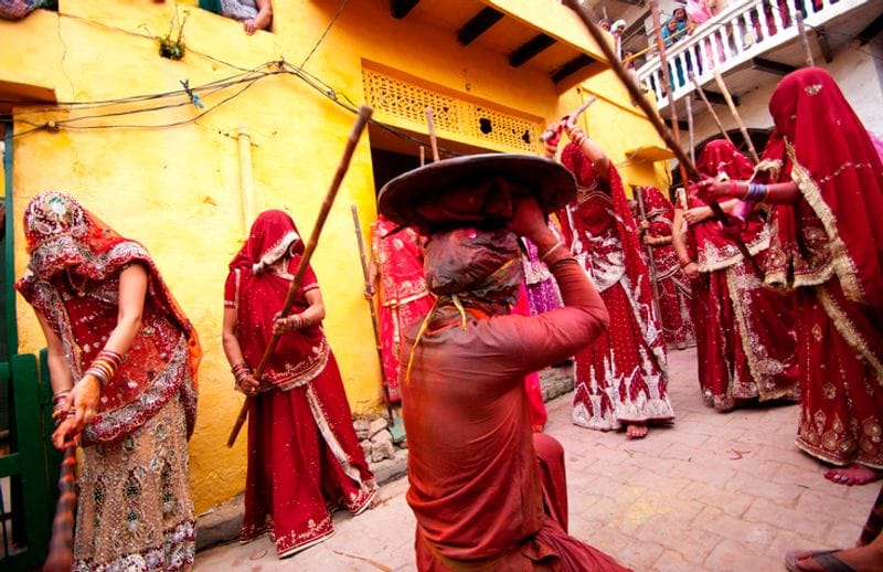 Holi 2023: Dol Jatra to Lathmar Holi, 5 unique ways India celebrates ...