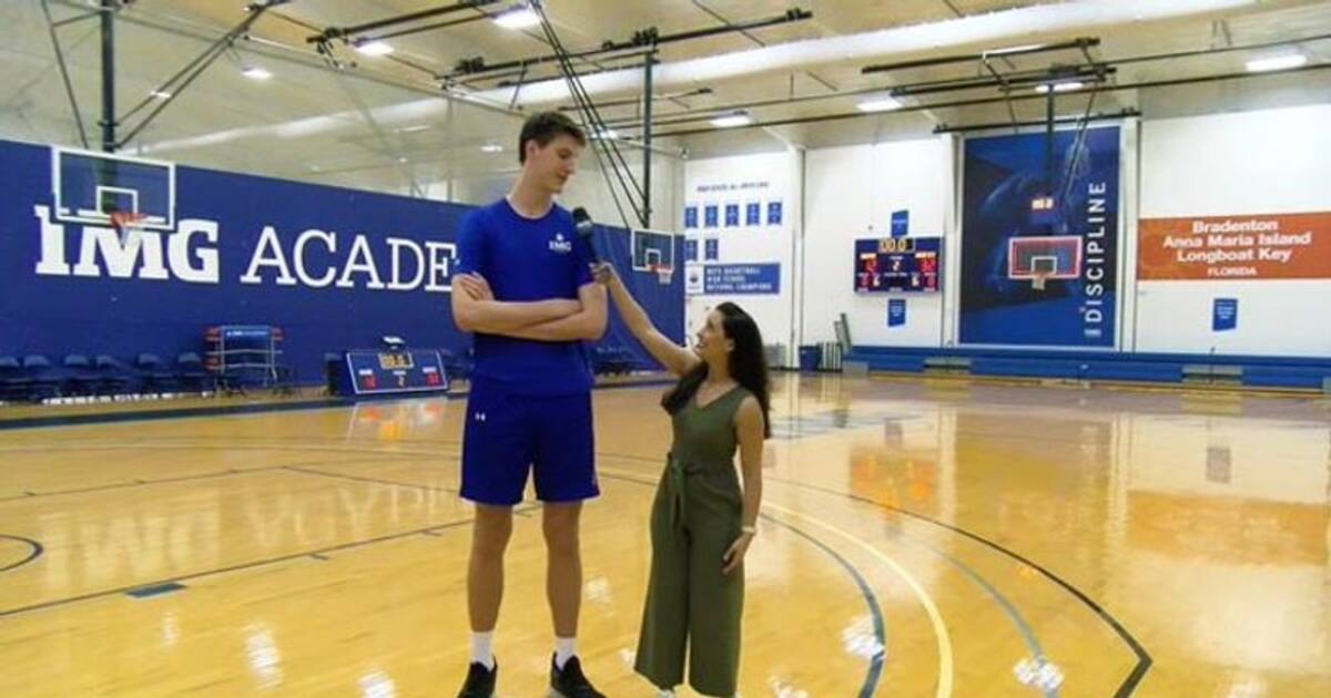 मिलिए दुनिया के सबसे लंबे किशोर से जिसकी लंबाई गिनीज बुक में है दर्ज ...