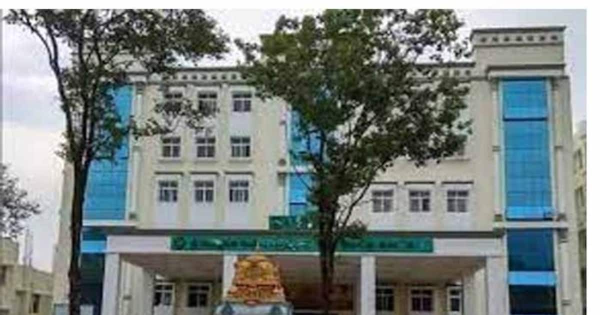 Ruia Ambulance Issue: ఆర్ఎంఓ సస్పెండ్, సూపరింటెండ్‌కి షోకాజ్