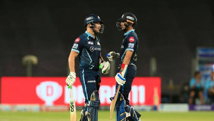 IPL 2022 : ശുഭ്‍മാന്‍ ഗില്ലിന് ഫിഫ്റ്റി, തെവാട്ടിയ ശ്രമിച്ചുനോക്കി ...