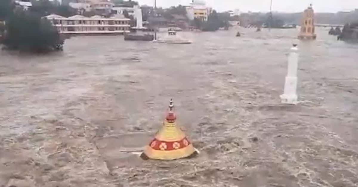 Maharashtra's Nashik receives heavy rain; temples submerge as Godavari ...