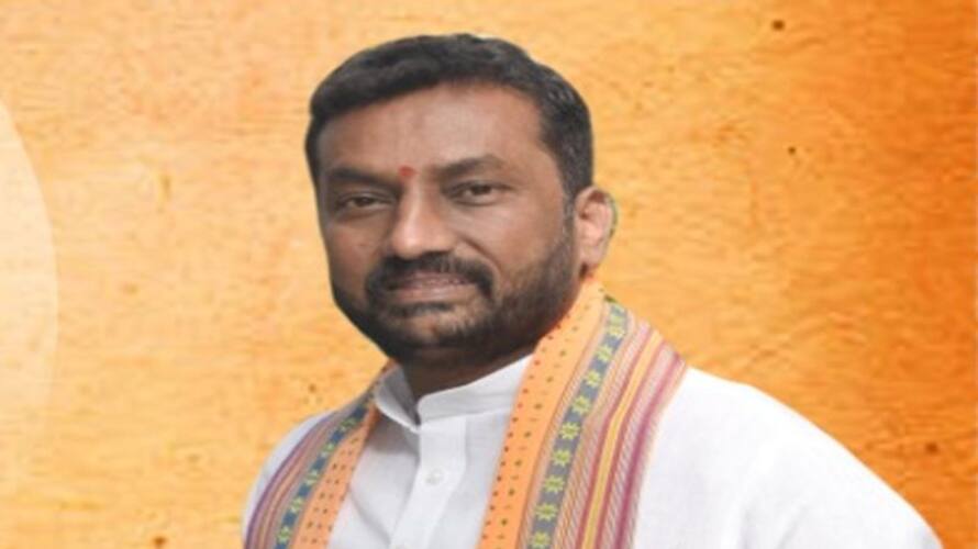 ఎమ్మెల్యేగా వుంటూ ఆ మాటలేంటీ.. రఘునందన్ రావుపై ఐపీఎస్ అధికారుల సంఘం ... ఎమ్మెల్యేగా వుంటూ ఆ మాటలేంటీ.. రఘునందన్ రావుపై ఐపీఎస్ అధికారుల సంఘం ...