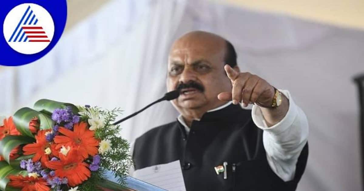 Chitra Santhe 2023: ನವಿಲು ಚಿತ್ರ ಬಿಡಿಸುವ ಮೂಲಕ 'ಚಿತ್ರಸಂತೆ'ಗೆ ಚಾಲನೆ ನೀಡಿದ ...