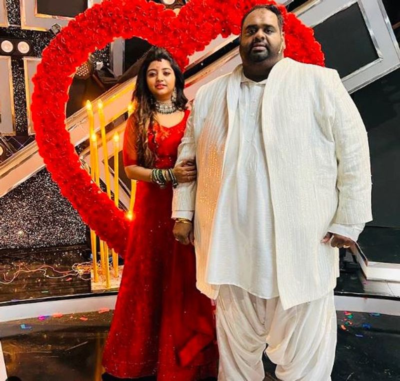 என் மகாலக்ஷ்மியோட காதல் அவ்வளவு உண்மையான காதல்! கவிதையால் உருகிய ...