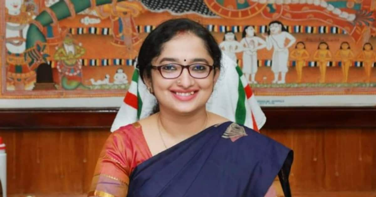 ഐഎഎസ് തലത്തിൽ അഴിച്ചുപണി; 6 ജില്ലകളിലെ കളക്ടര്‍മാര്‍ക്ക് മാറ്റം, ദിവ്യ ...