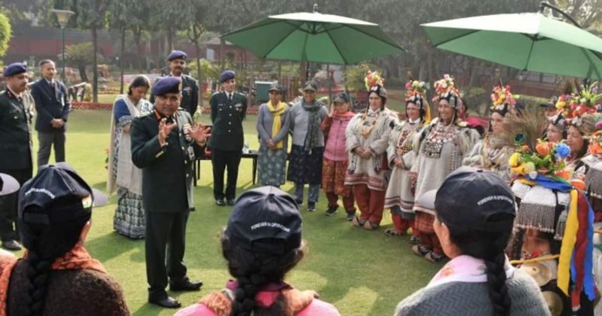 25 Buddhist women, on national integration tour, meet Indian Army chief
