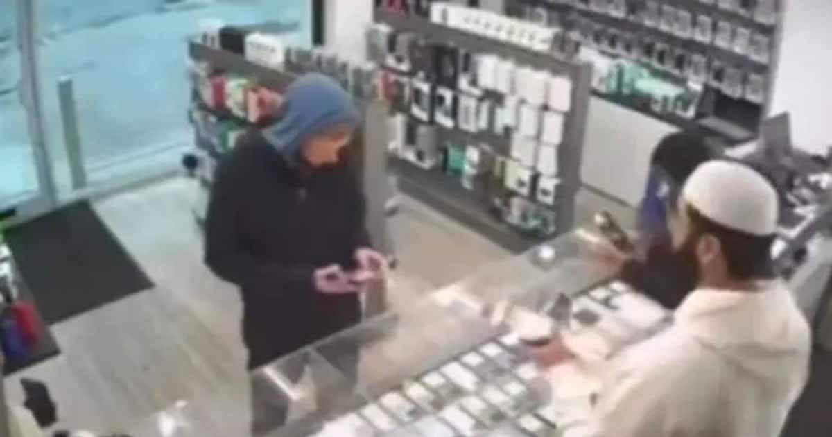 ഫോണുമായി കടയില്‍ നിന്ന് കടന്നുകളയാൻ ശ്രമിച്ച കള്ളന്‍റെ 'പ്ലാൻ' പാളി ...